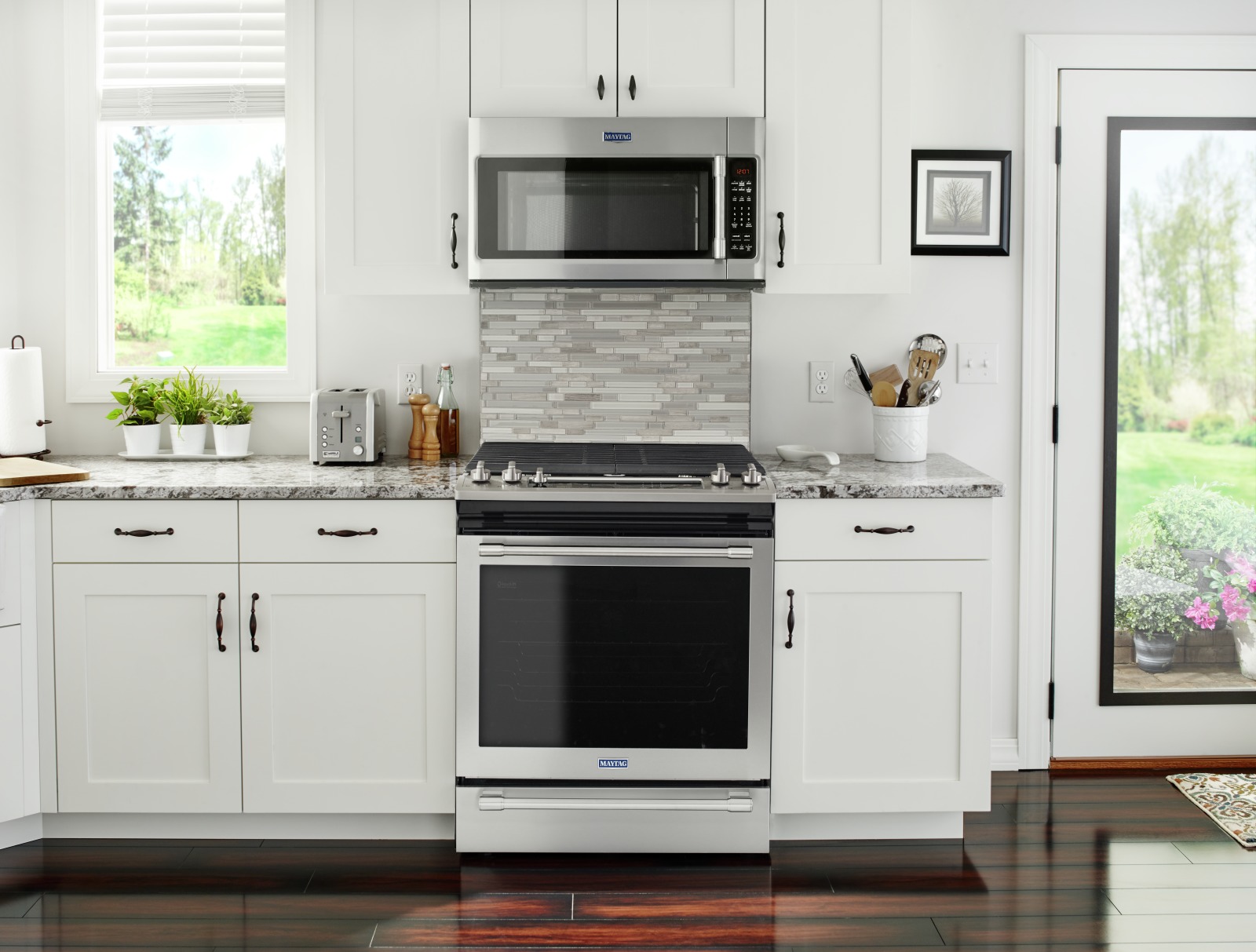 Choosing between a Wall Oven and a Conventional Range – BrandSource Canada